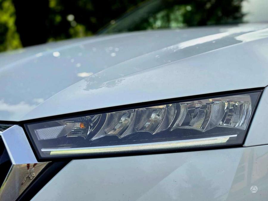 White Skoda Octavia 2023 in Taurage, with an engine capacity of 1.97 L and mileage of 187 thousand km for 12500 €, photo 12 on AUTOMOTO.COM.LV