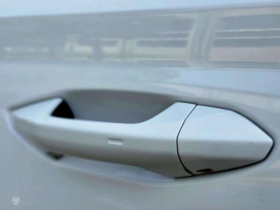 White Skoda Octavia 2023 in Taurage, with an engine capacity of 1.97 L and mileage of 187 thousand km for 12500 €, photo 16 on AUTOMOTO.COM.LV