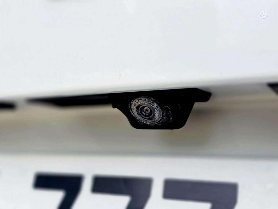 White Skoda Octavia 2023 in Taurage, with an engine capacity of 1.97 L and mileage of 187 thousand km for 12500 €, photo 17 on AUTOMOTO.COM.LV