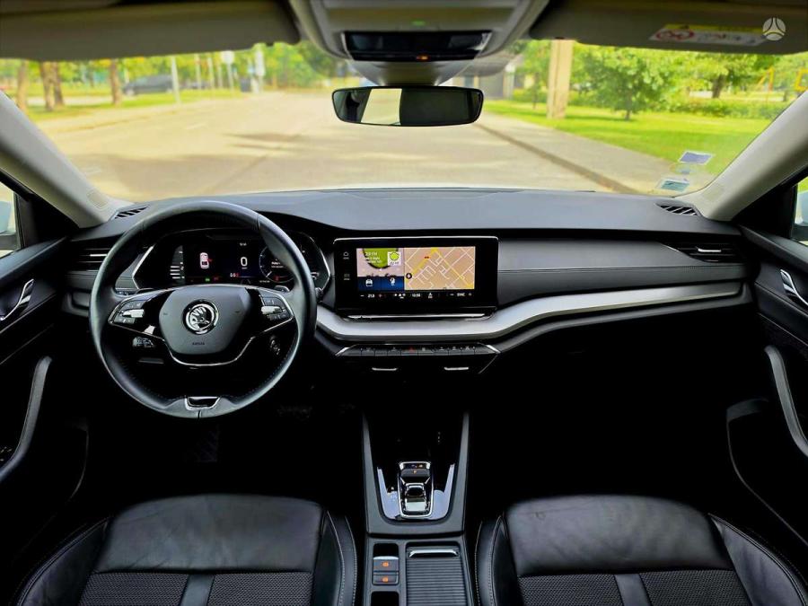 White Skoda Octavia 2023 in Taurage, with an engine capacity of 1.97 L and mileage of 187 thousand km for 12500 €, photo 18 on AUTOMOTO.COM.LV