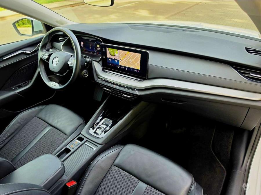 White Skoda Octavia 2023 in Taurage, with an engine capacity of 1.97 L and mileage of 187 thousand km for 12500 €, photo 24 on AUTOMOTO.COM.LV