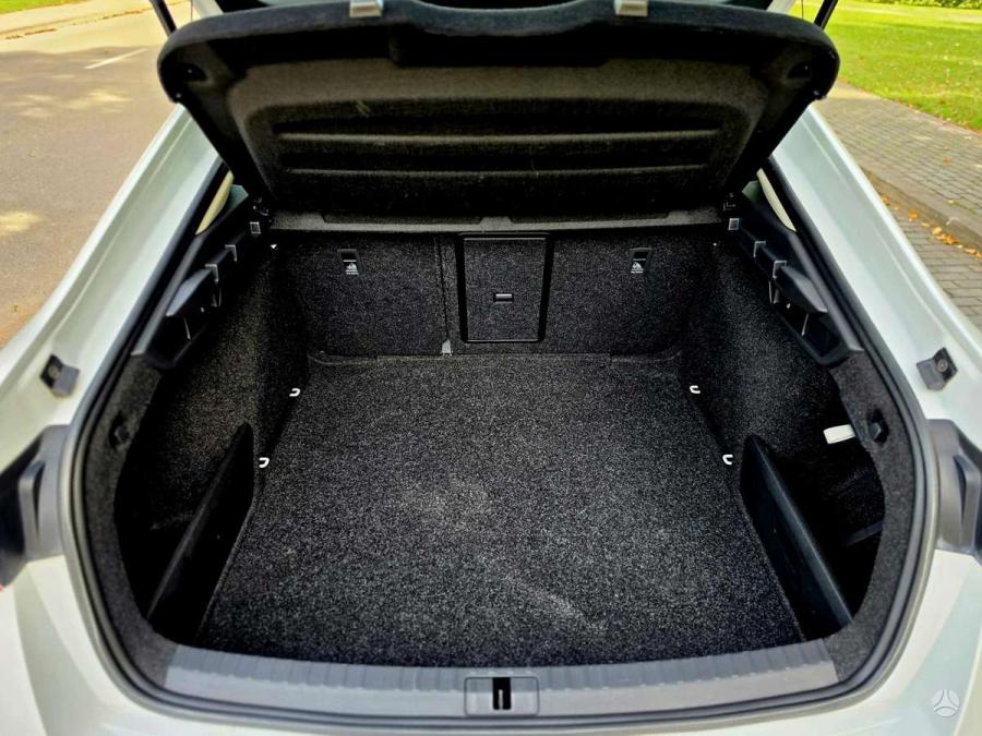 White Skoda Octavia 2023 in Taurage, with an engine capacity of 1.97 L and mileage of 187 thousand km for 12500 €, photo 38 on AUTOMOTO.COM.LV