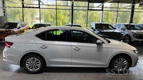 White Skoda Octavia 2024 in Riga, with an engine capacity of 2.00 L and mileage of 71 thousand km for 17500 €, photo 5 on AUTOMOTO.COM.LV