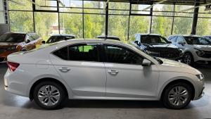 Balts Skoda Octavia 2024 Rīga, ar dzinēja tilpumu 2.00 L un nobraukumu 71 tūkst. km par 1750000 €, foto 5 vietnē AUTOMOTO.COM.LV