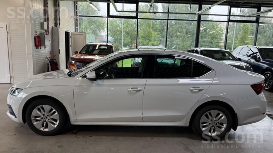 White Skoda Octavia 2024 in Riga, with an engine capacity of 2.00 L and mileage of 81 thousand km for 16900 €, photo 3 on AUTOMOTO.COM.LV