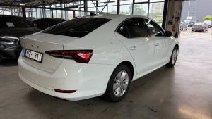 White Skoda Octavia 2024 in Riga, with an engine capacity of 2.00 L and mileage of 81 thousand km for 1690000 €, photo 4 on AUTOMOTO.COM.LV