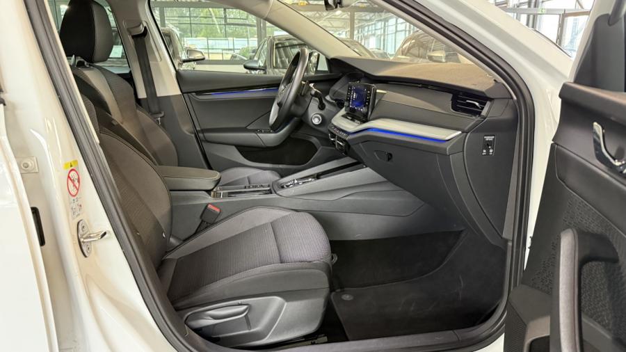 White Skoda Octavia 2024 in Riga, with an engine capacity of 2.00 L and mileage of 81 thousand km for 1690000 €, photo 15 on AUTOMOTO.COM.LV