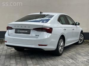 White Skoda Octavia 2024 in Riga, with an engine capacity of 1.50 L and mileage of 41 thousand km for 20950 €, photo 5 on AUTOMOTO.COM.LV