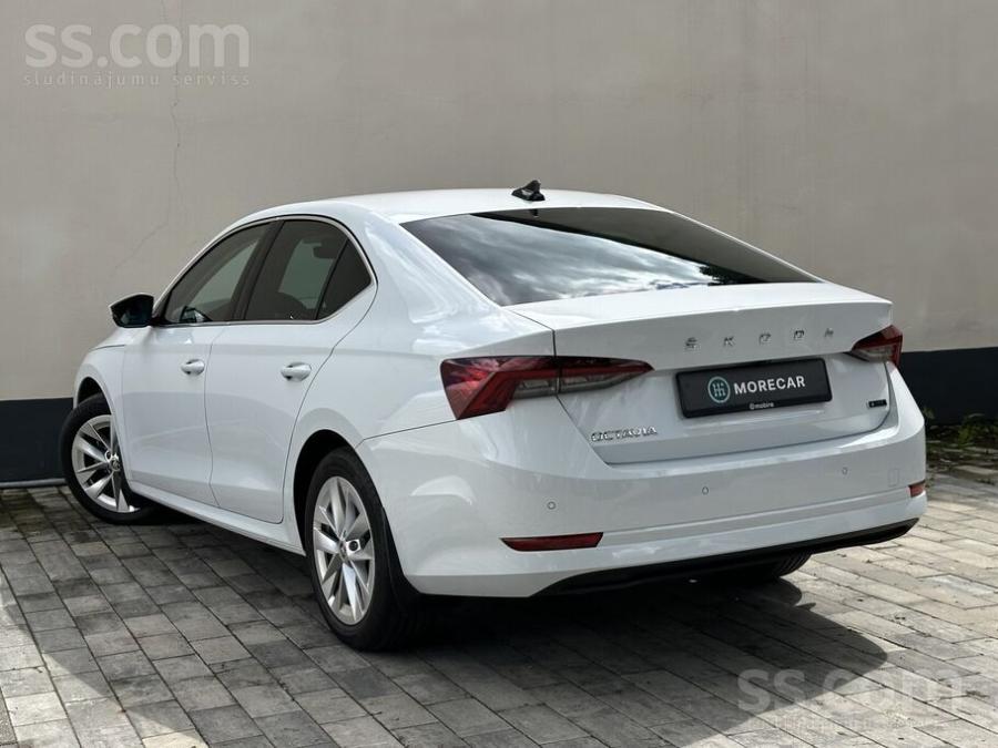 White Skoda Octavia 2024 in Riga, with an engine capacity of 1.50 L and mileage of 41 thousand km for 20950 €, photo 7 on AUTOMOTO.COM.LV