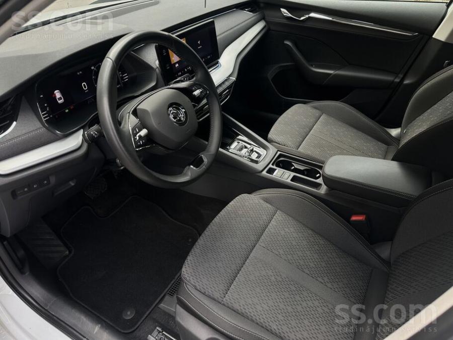 White Skoda Octavia 2024 in Riga, with an engine capacity of 1.50 L and mileage of 41 thousand km for 20950 €, photo 8 on AUTOMOTO.COM.LV