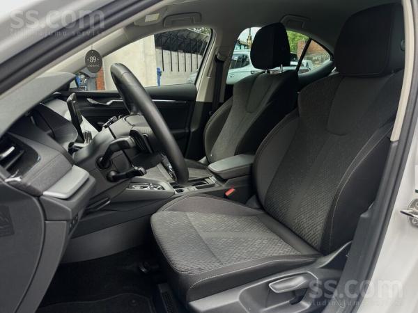 White Skoda Octavia 2024 in Riga, with an engine capacity of 1.50 L and mileage of 41 thousand km for 20950 €, photo 8 on AUTOMOTO.COM.LV