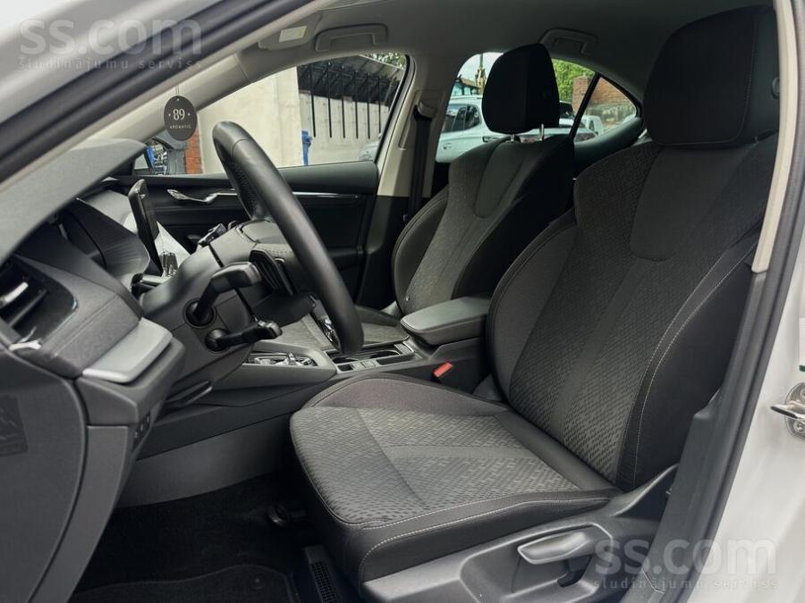 White Skoda Octavia 2024 in Riga, with an engine capacity of 1.50 L and mileage of 41 thousand km for 20950 €, photo 9 on AUTOMOTO.COM.LV