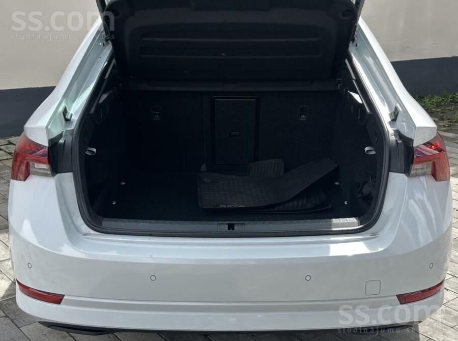 White Skoda Octavia 2024 in Riga, with an engine capacity of 1.50 L and mileage of 41 thousand km for 20950 €, photo 25 on AUTOMOTO.COM.LV