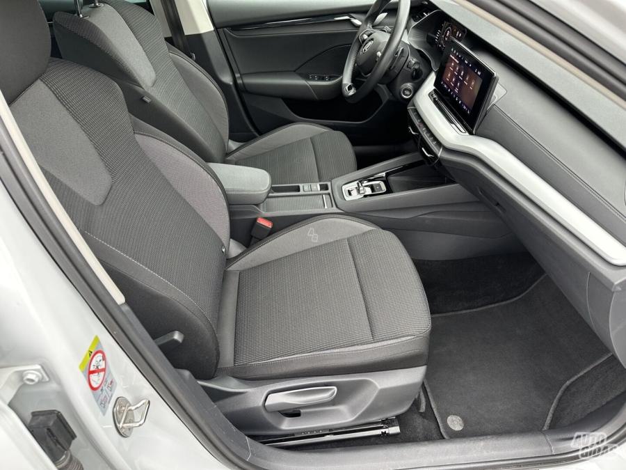 White Skoda Octavia 2024 in Avizieniai, with an engine capacity of 1.50 L and mileage of 70 thousand km for 22000 €, photo 5 on AUTOMOTO.COM.LV
