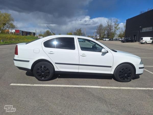 Balts Skoda Octavia 2006 Kauņa, ar dzinēja tilpumu 1.90 L un nobraukumu 400 tūkst. km par 1400 €, foto 4 vietnē AUTOMOTO.COM.LV