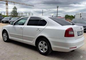 White Skoda Octavia 2011 in Vilnius, with an engine capacity of 2.00 L and mileage of 397 thousand km for 1950 €, photo  on AUTOMOTO.COM.LV