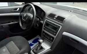 White Skoda Octavia 2011 in Vilnius, with an engine capacity of 2.00 L and mileage of 397 thousand km for 1950 €, photo 6 on AUTOMOTO.COM.LV
