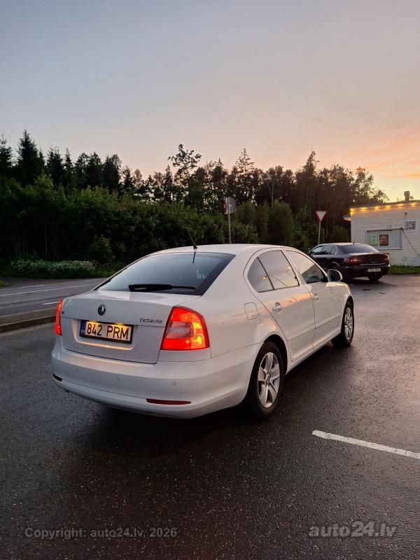 White Skoda Octavia 2012 in Tallinn, with an engine capacity of 1.60 L and mileage of 0 thousand km for 2799 €, photo 3 on AUTOMOTO.COM.LV