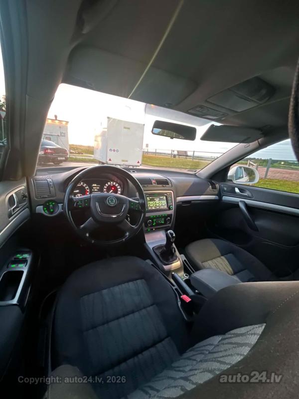 White Skoda Octavia 2012 in Tallinn, with an engine capacity of 1.60 L and mileage of 0 thousand km for 2799 €, photo 5 on AUTOMOTO.COM.LV
