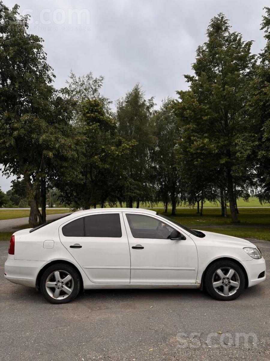 Balts Skoda Octavia 2012 Tukums, ar dzinēja tilpumu 1.20 L un nobraukumu 208 tūkst. km par 1900 €, foto 3 vietnē AUTOMOTO.COM.LV