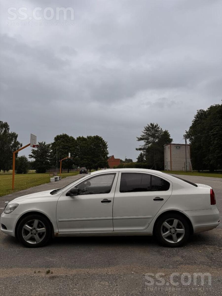 Balts Skoda Octavia 2012 Tukums, ar dzinēja tilpumu 1.20 L un nobraukumu 208 tūkst. km par 1900 €, foto 4 vietnē AUTOMOTO.COM.LV