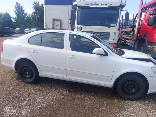 White Skoda Octavia 2012 in Kaunas, with an engine capacity of 1.20 L and mileage of 170 thousand km for 1400 €, photo 3 on AUTOMOTO.COM.LV