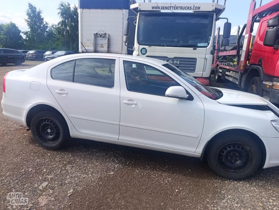Balts Skoda Octavia 2012 Kauņa, ar dzinēja tilpumu 1.20 L un nobraukumu 170 tūkst. km par 1400 €, foto 4 vietnē AUTOMOTO.COM.LV