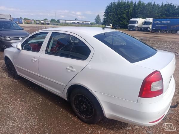 White Skoda Octavia 2012 in Kaunas, with an engine capacity of 1.20 L and mileage of 170 thousand km for 1400 €, photo 5 on AUTOMOTO.COM.LV