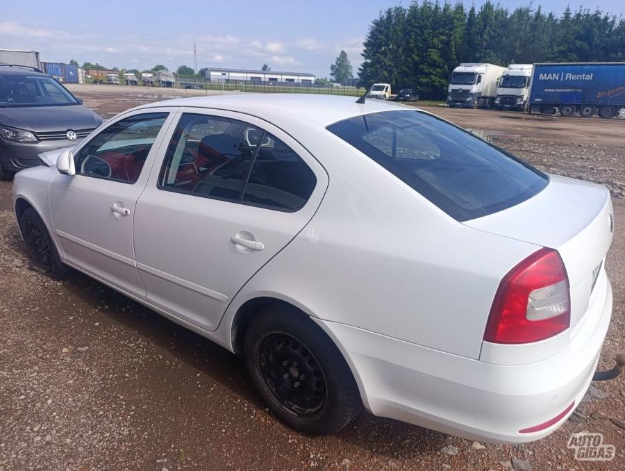 Balts Skoda Octavia 2012 Kauņa, ar dzinēja tilpumu 1.20 L un nobraukumu 170 tūkst. km par 1400 €, foto 6 vietnē AUTOMOTO.COM.LV