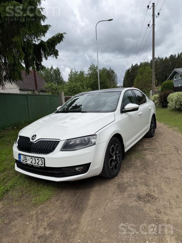 White Skoda Octavia 2013 in Riga, with an engine capacity of 2.00 L and mileage of 267 thousand km for 7400 €, photo 7 on AUTOMOTO.COM.LV