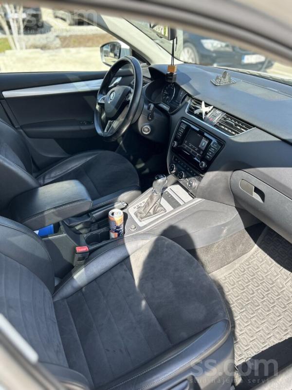 White Skoda Octavia 2013 in Riga, with an engine capacity of 2.00 L and mileage of 267 thousand km for 7400 €, photo 8 on AUTOMOTO.COM.LV
