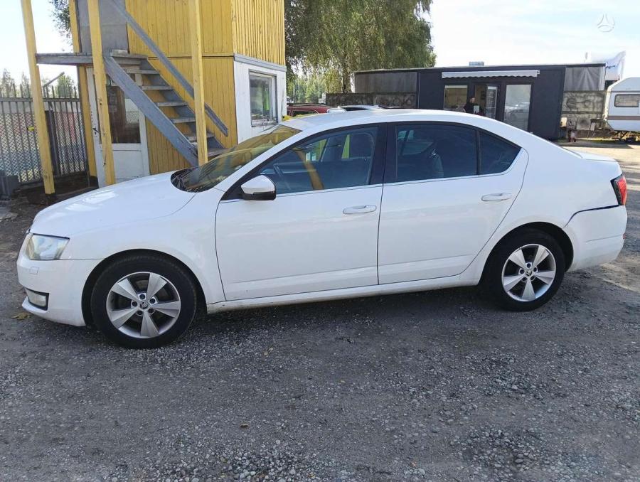 White Skoda Octavia 2014 in Marijampole, with an engine capacity of 1.97 L and mileage of 376 thousand km for 3500 €, photo 5 on AUTOMOTO.COM.LV