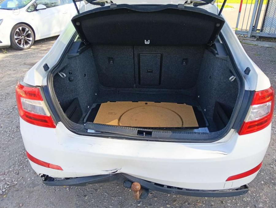 White Skoda Octavia 2014 in Marijampole, with an engine capacity of 1.97 L and mileage of 376 thousand km for 3500 €, photo 8 on AUTOMOTO.COM.LV