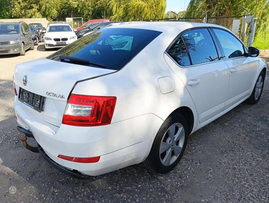 White Skoda Octavia 2014 in Marijampole, with an engine capacity of 1.97 L and mileage of 376 thousand km for 3500 €, photo 10 on AUTOMOTO.COM.LV