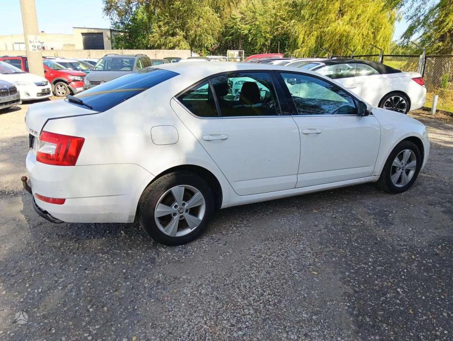 White Skoda Octavia 2014 in Marijampole, with an engine capacity of 1.97 L and mileage of 376 thousand km for 3500 €, photo 11 on AUTOMOTO.COM.LV
