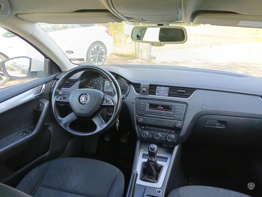 White Skoda Octavia 2014 in Marijampole, with an engine capacity of 1.97 L and mileage of 376 thousand km for 3500 €, photo 13 on AUTOMOTO.COM.LV
