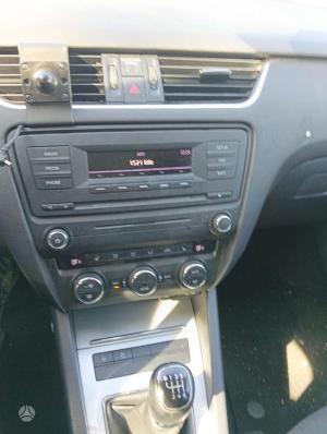 White Skoda Octavia 2014 in Marijampole, with an engine capacity of 1.97 L and mileage of 376 thousand km for 3500 €, photo 15 on AUTOMOTO.COM.LV