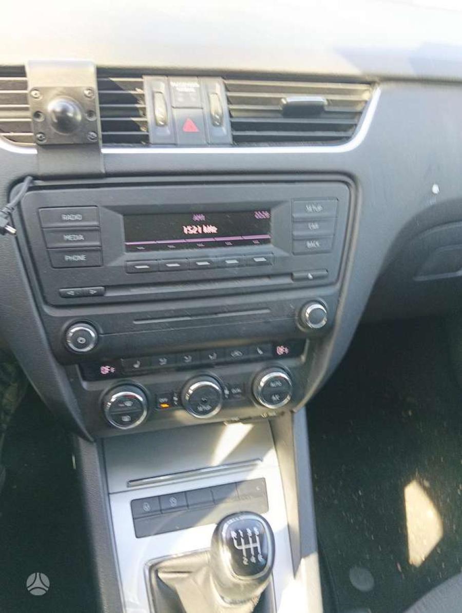 White Skoda Octavia 2014 in Marijampole, with an engine capacity of 1.97 L and mileage of 376 thousand km for 3500 €, photo 15 on AUTOMOTO.COM.LV