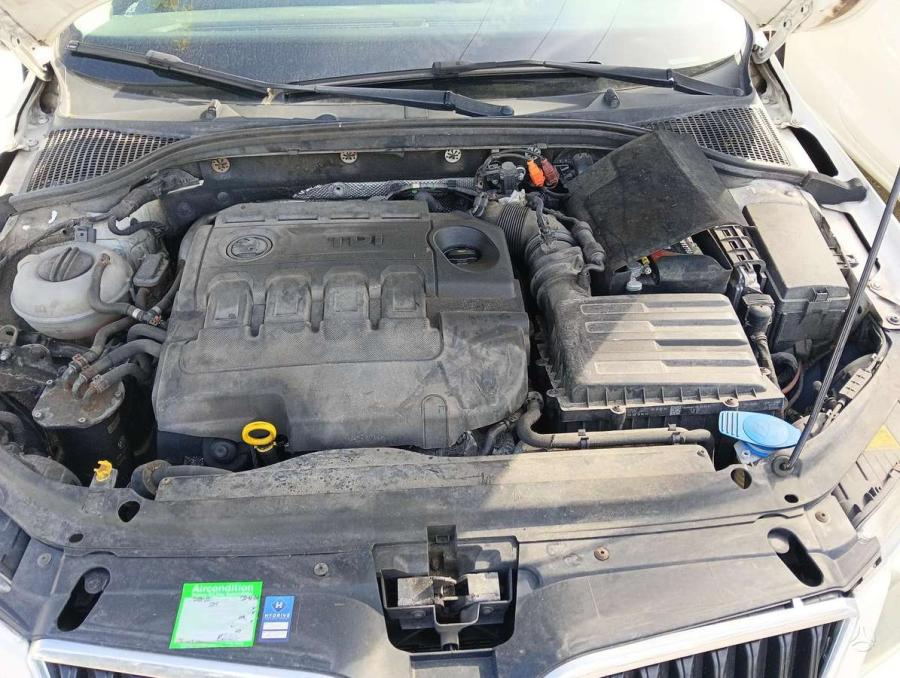 White Skoda Octavia 2014 in Marijampole, with an engine capacity of 1.97 L and mileage of 376 thousand km for 3500 €, photo 16 on AUTOMOTO.COM.LV