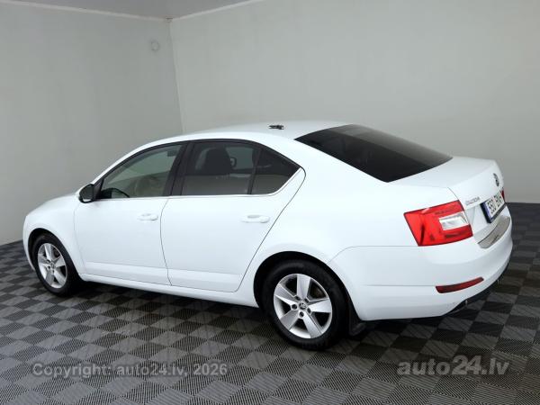 White Skoda Octavia 2015 in Tallinn, with an engine capacity of 1.40 L and mileage of 462 thousand km for 2299 €, photo 4 on AUTOMOTO.COM.LV
