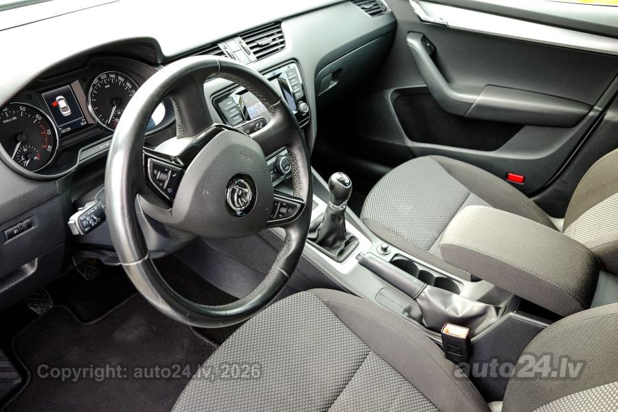White Skoda Octavia 2015 in Tallinn, with an engine capacity of 1.80 L and mileage of 132 thousand km for 10200 €, photo 10 on AUTOMOTO.COM.LV