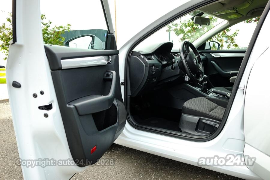 White Skoda Octavia 2015 in Tallinn, with an engine capacity of 1.80 L and mileage of 132 thousand km for 10200 €, photo 12 on AUTOMOTO.COM.LV