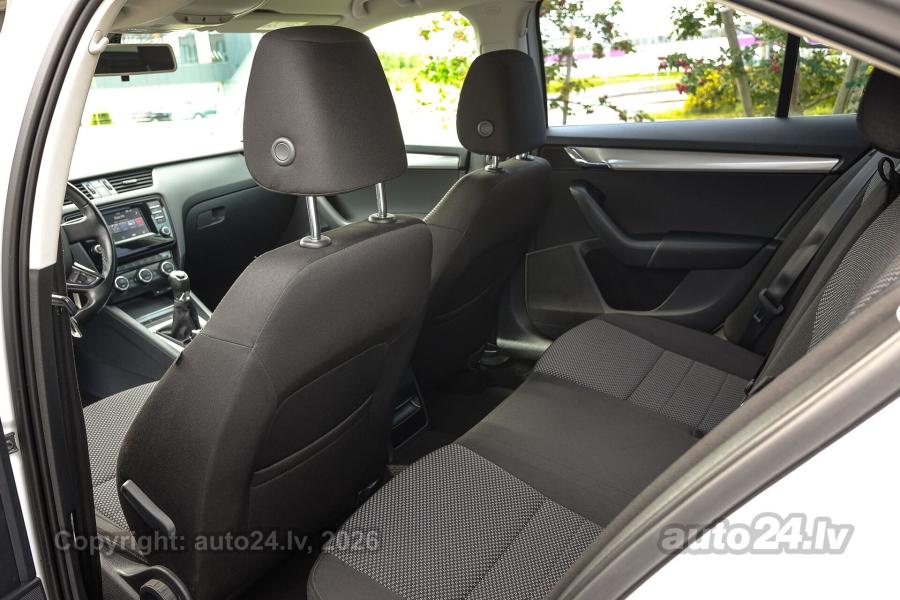 White Skoda Octavia 2015 in Tallinn, with an engine capacity of 1.80 L and mileage of 132 thousand km for 10200 €, photo 13 on AUTOMOTO.COM.LV