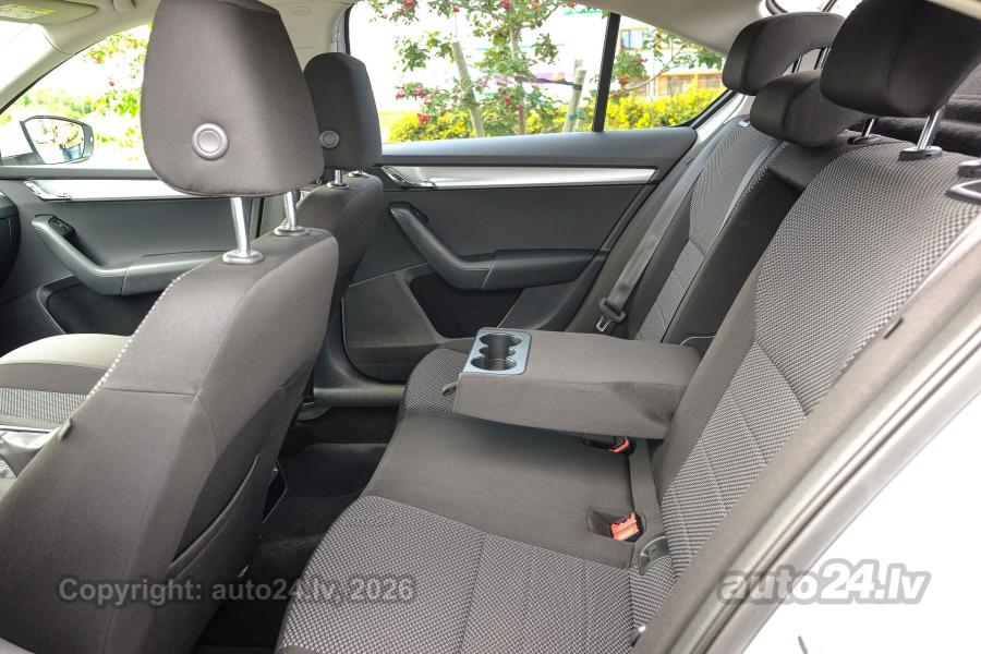 Balts Skoda Octavia 2015 Tallina, ar dzinēja tilpumu 1.80 L un nobraukumu 132 tūkst. km par 10200 €, foto 14 vietnē AUTOMOTO.COM.LV