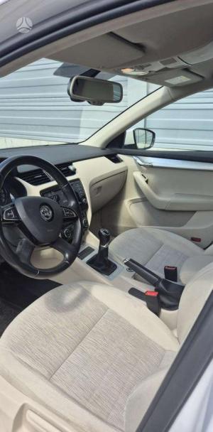 Balts Skoda Octavia 2015 Panevēža, ar dzinēja tilpumu 1.60 L un nobraukumu 202 tūkst. km par 6200 €, foto 13 vietnē AUTOMOTO.COM.LV