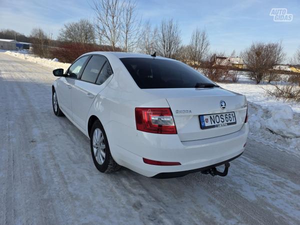 White Skoda Octavia 2016 in Kretinga, with an engine capacity of 1.60 L and mileage of 225 thousand km for 4900 €, photo 3 on AUTOMOTO.COM.LV