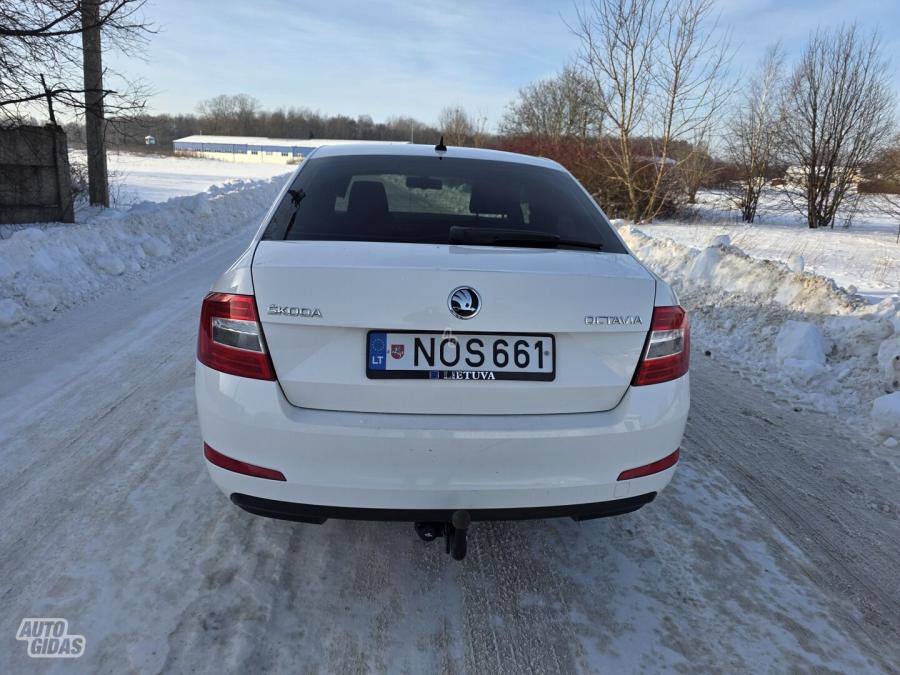 White Skoda Octavia 2016 in Kretinga, with an engine capacity of 1.60 L and mileage of 225 thousand km for 4900 €, photo 4 on AUTOMOTO.COM.LV