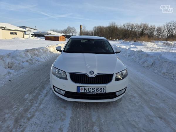 White Skoda Octavia 2016 in Kretinga, with an engine capacity of 1.60 L and mileage of 225 thousand km for 4900 €, photo 6 on AUTOMOTO.COM.LV