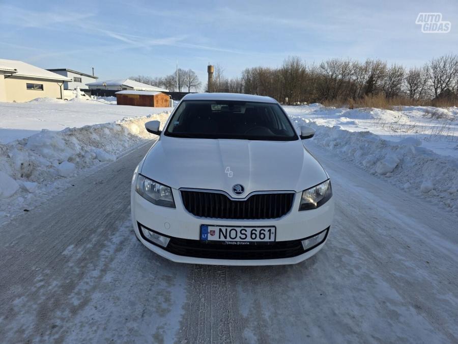White Skoda Octavia 2016 in Kretinga, with an engine capacity of 1.60 L and mileage of 225 thousand km for 4900 €, photo 6 on AUTOMOTO.COM.LV