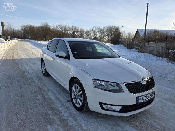White Skoda Octavia 2016 in Kretinga, with an engine capacity of 1.60 L and mileage of 225 thousand km for 4900 €, photo 7 on AUTOMOTO.COM.LV